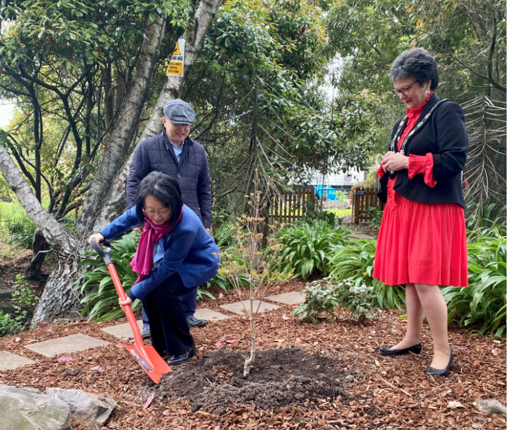 Hurunui remembers legacy of Rewi Alley during Chinese visit - Inside ...